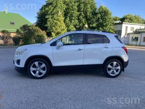 White Chevrolet Trax 2013 in Cesis, with an engine capacity of 1.70 L and mileage of 268 thousand km for 5600 €, photo 5 on AUTOMOTO.COM.LV