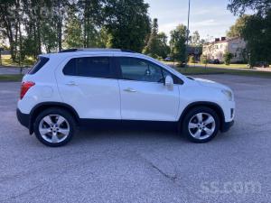 White Chevrolet Trax 2013 in Cesis, with an engine capacity of 1.70 L and mileage of 268 thousand km for 5600 €, photo 6 on AUTOMOTO.COM.LV
