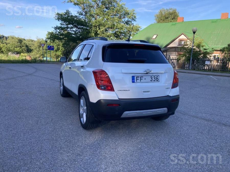 White Chevrolet Trax 2013 in Cesis, with an engine capacity of 1.70 L and mileage of 268 thousand km for 5600 €, photo 7 on AUTOMOTO.COM.LV