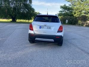 White Chevrolet Trax 2013 in Cesis, with an engine capacity of 1.70 L and mileage of 268 thousand km for 5600 €, photo 8 on AUTOMOTO.COM.LV