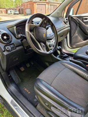 White Chevrolet Trax 2013 in Cesis, with an engine capacity of 1.70 L and mileage of 268 thousand km for 5600 €, photo 14 on AUTOMOTO.COM.LV