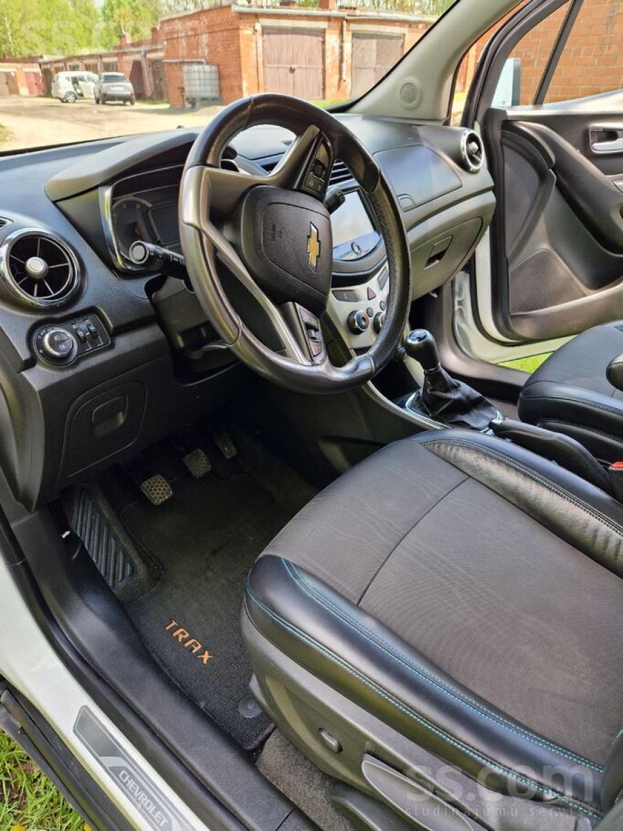 White Chevrolet Trax 2013 in Cesis, with an engine capacity of 1.70 L and mileage of 268 thousand km for 5600 €, photo 14 on AUTOMOTO.COM.LV