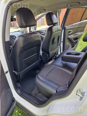 White Chevrolet Trax 2013 in Cesis, with an engine capacity of 1.70 L and mileage of 268 thousand km for 5600 €, photo 15 on AUTOMOTO.COM.LV