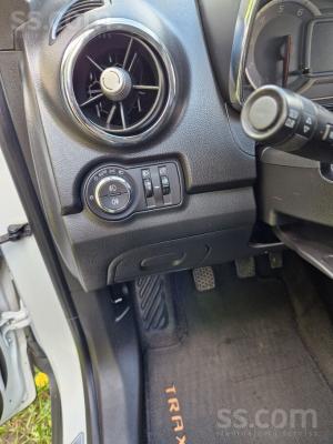 White Chevrolet Trax 2013 in Cesis, with an engine capacity of 1.70 L and mileage of 268 thousand km for 5600 €, photo 17 on AUTOMOTO.COM.LV