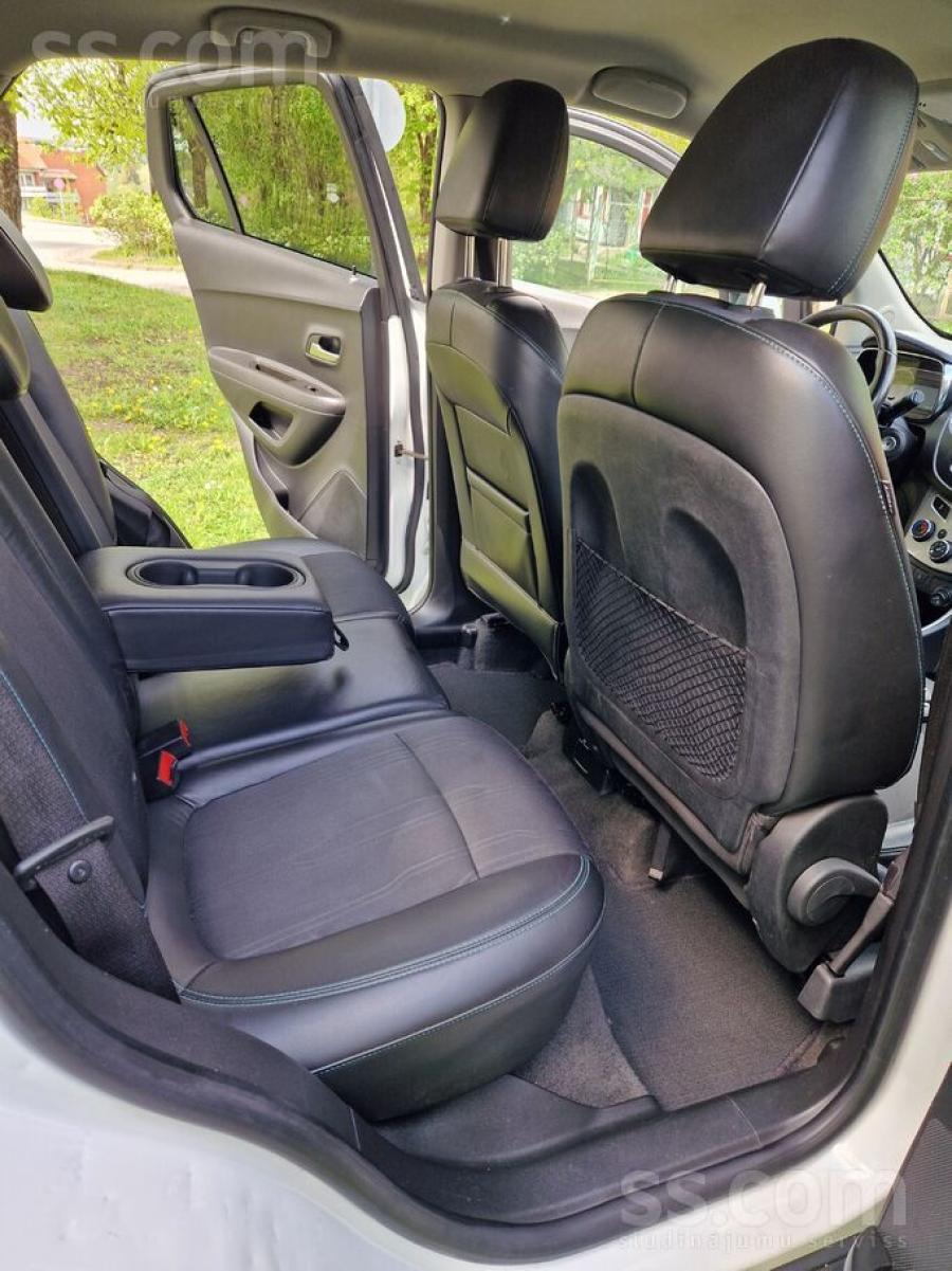White Chevrolet Trax 2013 in Cesis, with an engine capacity of 1.70 L and mileage of 268 thousand km for 5600 €, photo 25 on AUTOMOTO.COM.LV