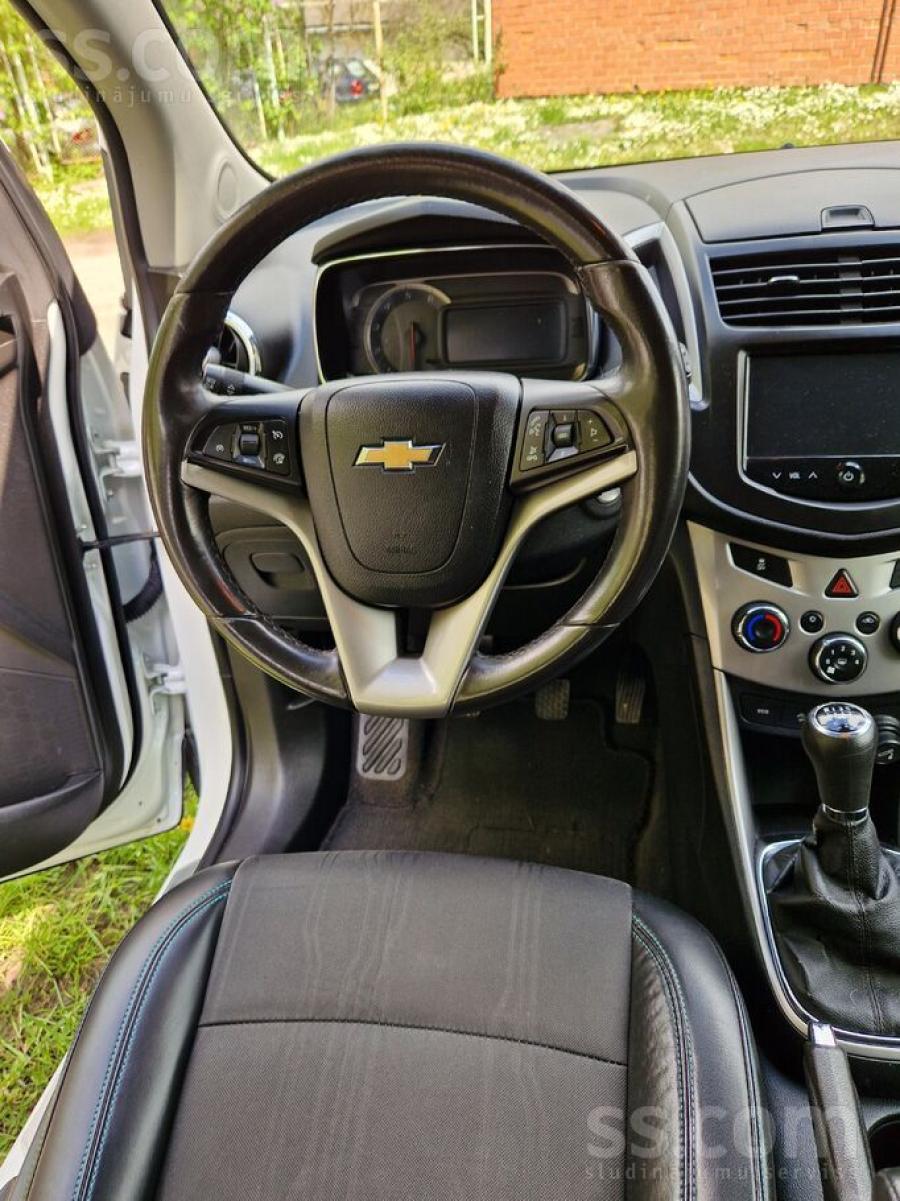 White Chevrolet Trax 2013 in Cesis, with an engine capacity of 1.70 L and mileage of 268 thousand km for 5600 €, photo 28 on AUTOMOTO.COM.LV