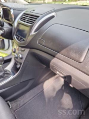 White Chevrolet Trax 2013 in Cesis, with an engine capacity of 1.70 L and mileage of 268 thousand km for 5600 €, photo 29 on AUTOMOTO.COM.LV
