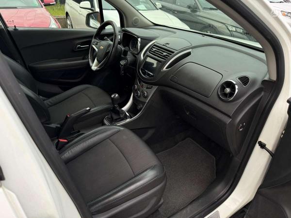 White Chevrolet Trax 2013 in Panevezys, with an engine capacity of 1.70 L and mileage of 224 thousand km for 5300 €, photo 9 on AUTOMOTO.COM.LV