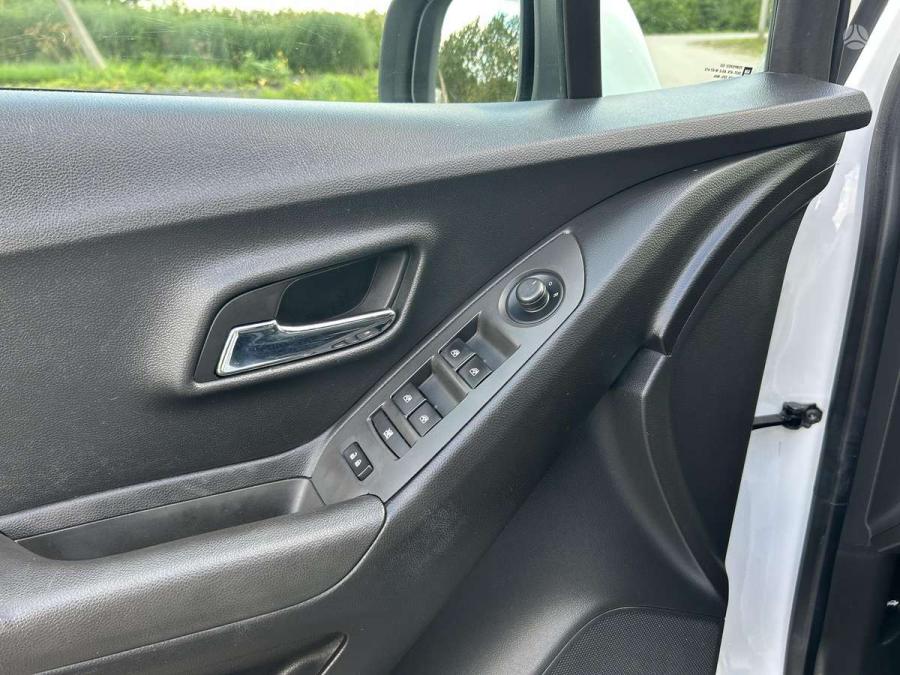 Balts Chevrolet Trax 2013 Panevēža, ar dzinēja tilpumu 1.70 L un nobraukumu 247 tūkst. km par 5400 €, foto 33 vietnē AUTOMOTO.COM.LV