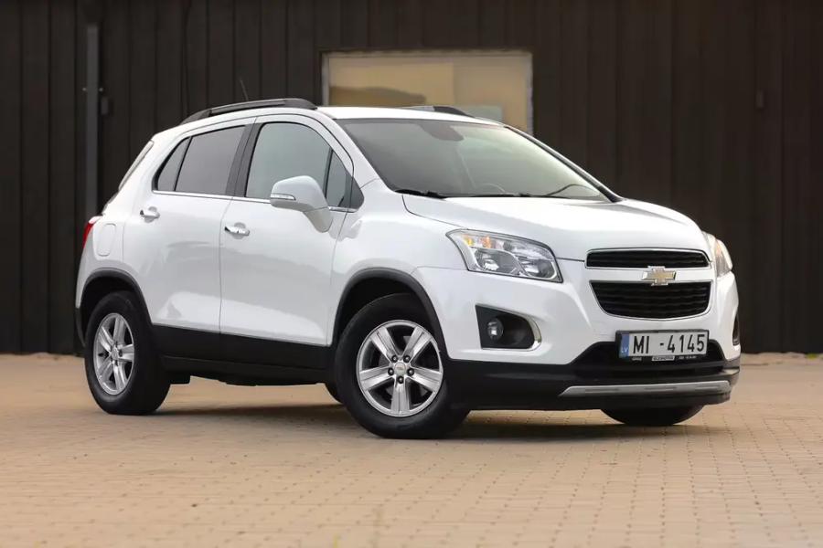 White Chevrolet Trax 2014 in Jelgava, with an engine capacity of 1.60 L and mileage of 242 thousand km for 6300 €, photo 3 on AUTOMOTO.COM.LV