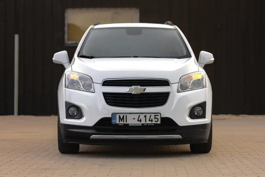 White Chevrolet Trax 2014 in Jelgava, with an engine capacity of 1.60 L and mileage of 242 thousand km for 6300 €, photo 4 on AUTOMOTO.COM.LV
