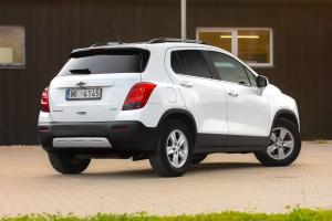 White Chevrolet Trax 2014 in Jelgava, with an engine capacity of 1.60 L and mileage of 242 thousand km for 6300 €, photo 6 on AUTOMOTO.COM.LV
