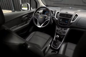 White Chevrolet Trax 2014 in Jelgava, with an engine capacity of 1.60 L and mileage of 242 thousand km for 6300 €, photo 8 on AUTOMOTO.COM.LV