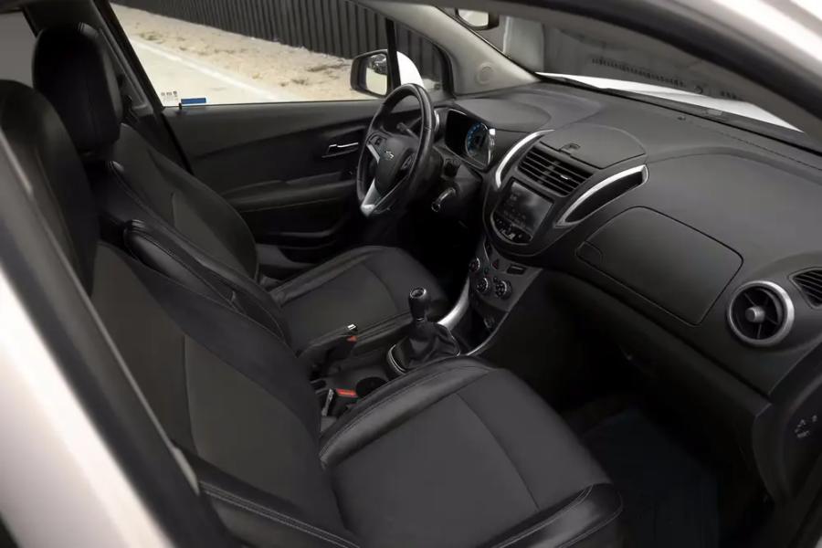 White Chevrolet Trax 2014 in Jelgava, with an engine capacity of 1.60 L and mileage of 242 thousand km for 6300 €, photo 11 on AUTOMOTO.COM.LV