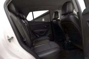 White Chevrolet Trax 2014 in Jelgava, with an engine capacity of 1.60 L and mileage of 242 thousand km for 6300 €, photo 12 on AUTOMOTO.COM.LV