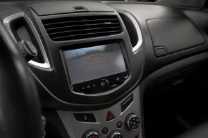 White Chevrolet Trax 2014 in Jelgava, with an engine capacity of 1.60 L and mileage of 242 thousand km for 6300 €, photo 16 on AUTOMOTO.COM.LV