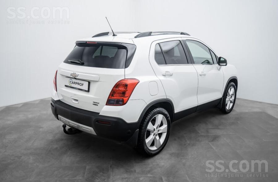 White Chevrolet Trax 2013 in Tallinn, with an engine capacity of 1.40 L and mileage of 181 thousand km for 7999 €, photo 4 on AUTOMOTO.COM.LV