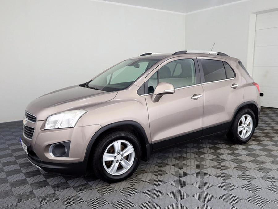 Yellow Chevrolet Trax 2013 in Tallinn, with an engine capacity of 1.60 L and mileage of 309 thousand km for 2399 €, photo 3 on AUTOMOTO.COM.LV