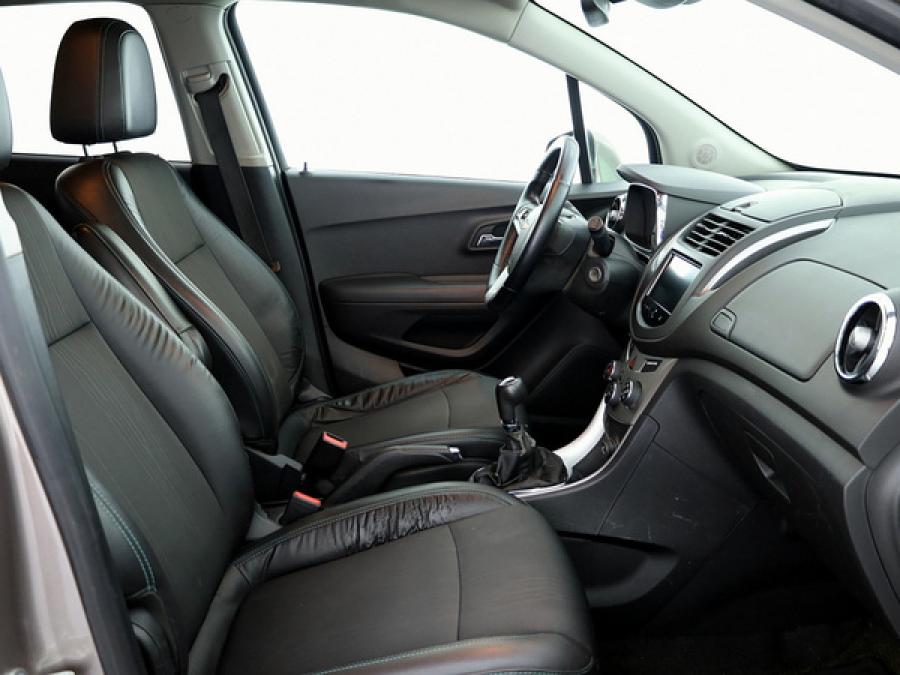 Yellow Chevrolet Trax 2013 in Tallinn, with an engine capacity of 1.60 L and mileage of 309 thousand km for 2399 €, photo 7 on AUTOMOTO.COM.LV