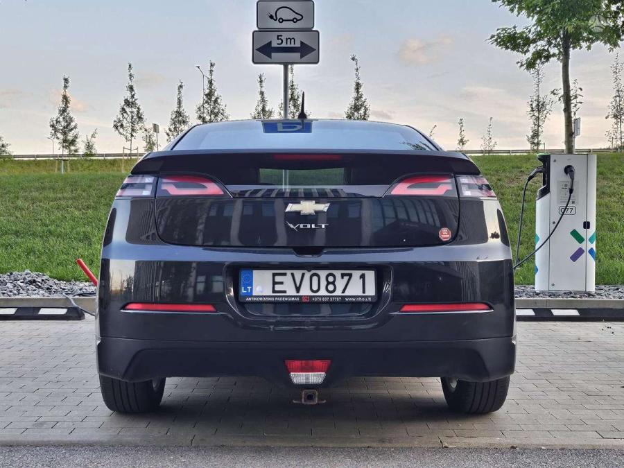 Black Chevrolet Volt 2012 in Vilnius, with an engine capacity of 1.40 L and mileage of 310 thousand km for 4800 €, photo 7 on AUTOMOTO.COM.LV