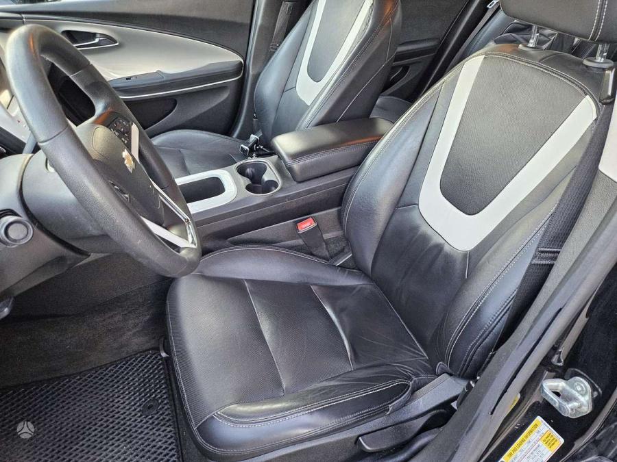 Black Chevrolet Volt 2012 in Vilnius, with an engine capacity of 1.40 L and mileage of 310 thousand km for 4800 €, photo 9 on AUTOMOTO.COM.LV