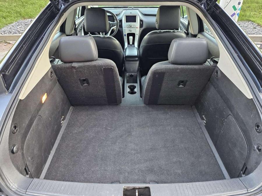 Black Chevrolet Volt 2012 in Vilnius, with an engine capacity of 1.40 L and mileage of 310 thousand km for 4800 €, photo 13 on AUTOMOTO.COM.LV