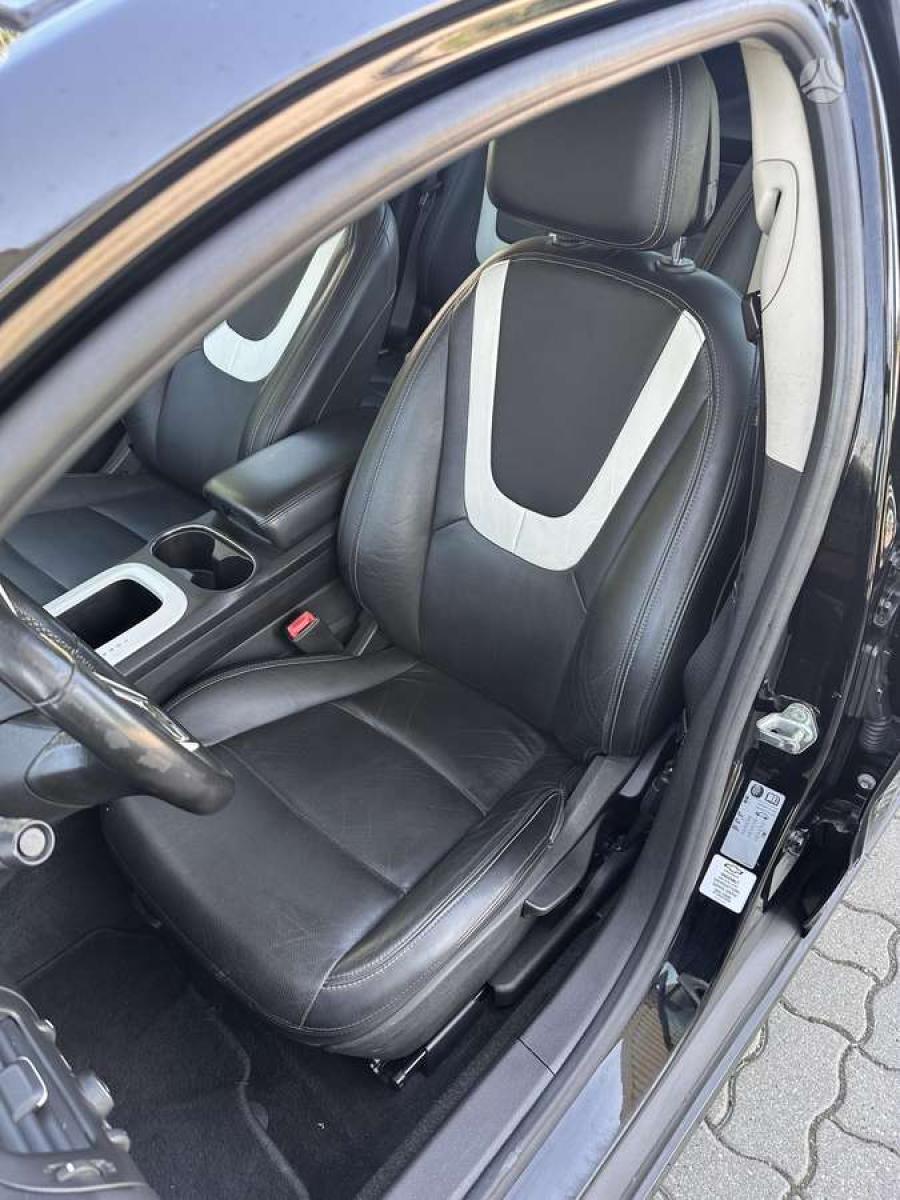 Melns Chevrolet Volt 2012 Tauragė, ar dzinēja tilpumu 1.40 L un nobraukumu 191 tūkst. km par 4800 €, foto 15 vietnē AUTOMOTO.COM.LV