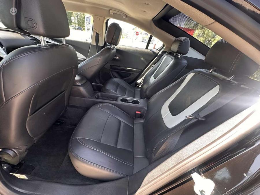Melns Chevrolet Volt 2012 Tauragė, ar dzinēja tilpumu 1.40 L un nobraukumu 191 tūkst. km par 4800 €, foto 18 vietnē AUTOMOTO.COM.LV