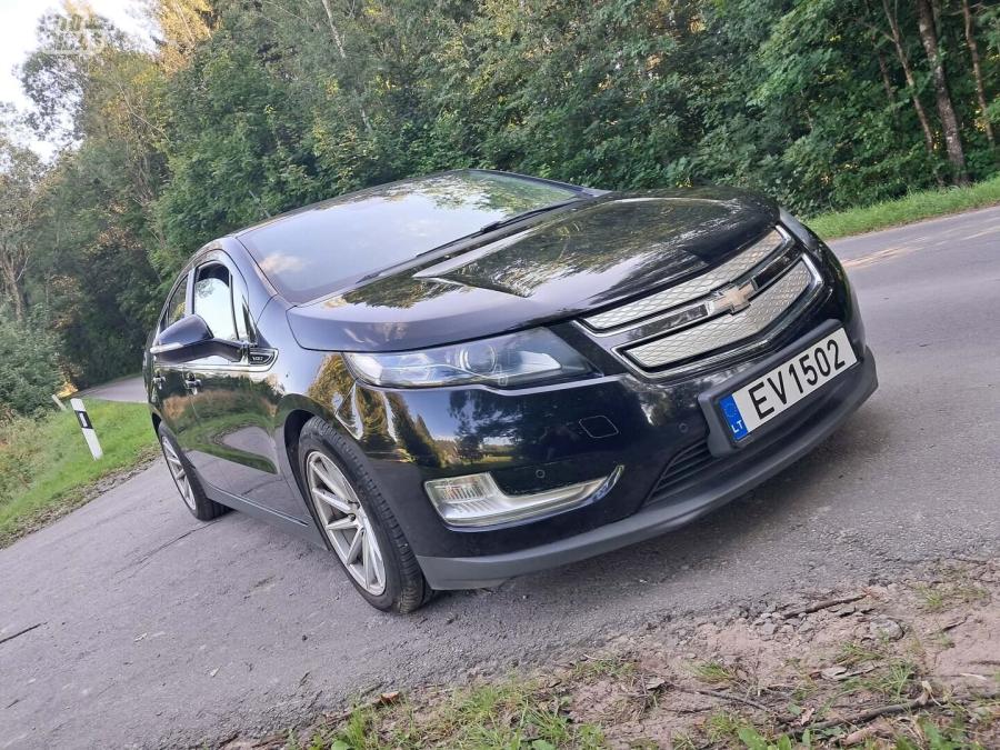 Black Chevrolet Volt 2012 in Vilnius, with an engine capacity of 1.40 L and mileage of 239 thousand km for 6700 €, photo 1 on AUTOMOTO.COM.LV