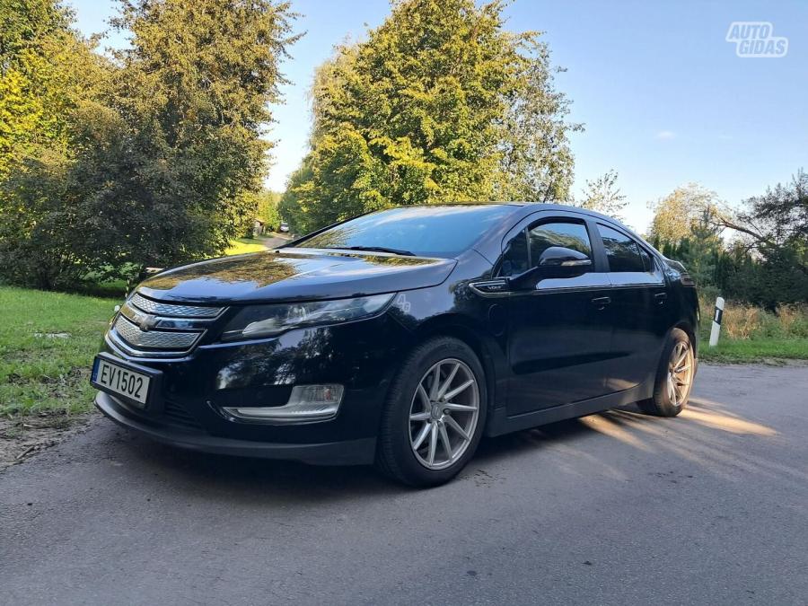 Black Chevrolet Volt 2012 in Vilnius, with an engine capacity of 1.40 L and mileage of 239 thousand km for 6700 €, photo 3 on AUTOMOTO.COM.LV