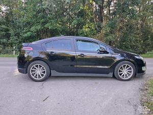 Black Chevrolet Volt 2012 in Vilnius, with an engine capacity of 1.40 L and mileage of 239 thousand km for 6700 €, photo 4 on AUTOMOTO.COM.LV