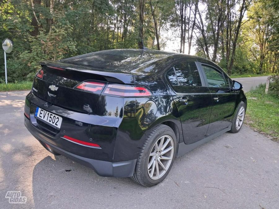 Black Chevrolet Volt 2012 in Vilnius, with an engine capacity of 1.40 L and mileage of 239 thousand km for 6700 €, photo 6 on AUTOMOTO.COM.LV