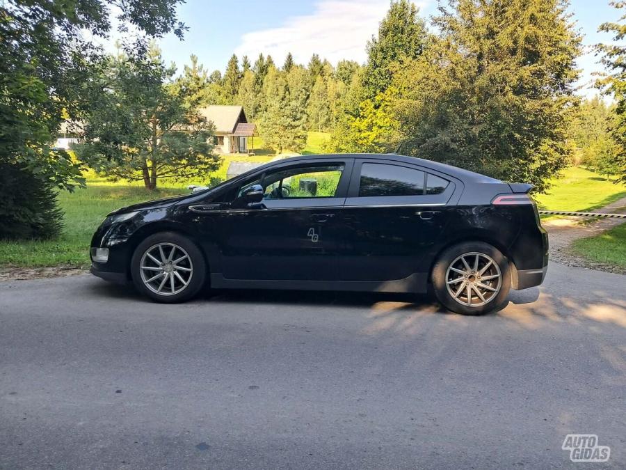 Black Chevrolet Volt 2012 in Vilnius, with an engine capacity of 1.40 L and mileage of 239 thousand km for 6700 €, photo 7 on AUTOMOTO.COM.LV