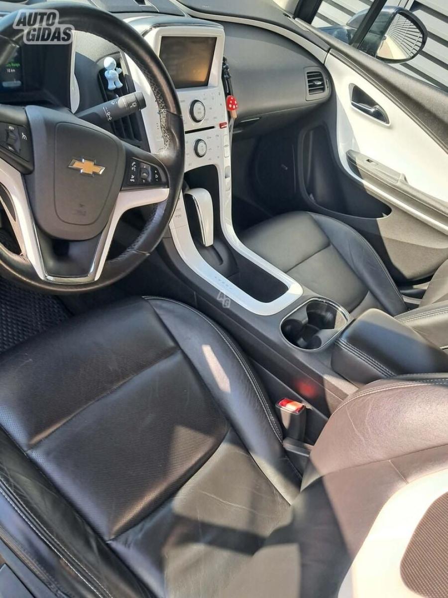 Black Chevrolet Volt 2012 in Vilnius, with an engine capacity of 1.40 L and mileage of 239 thousand km for 6700 €, photo 8 on AUTOMOTO.COM.LV