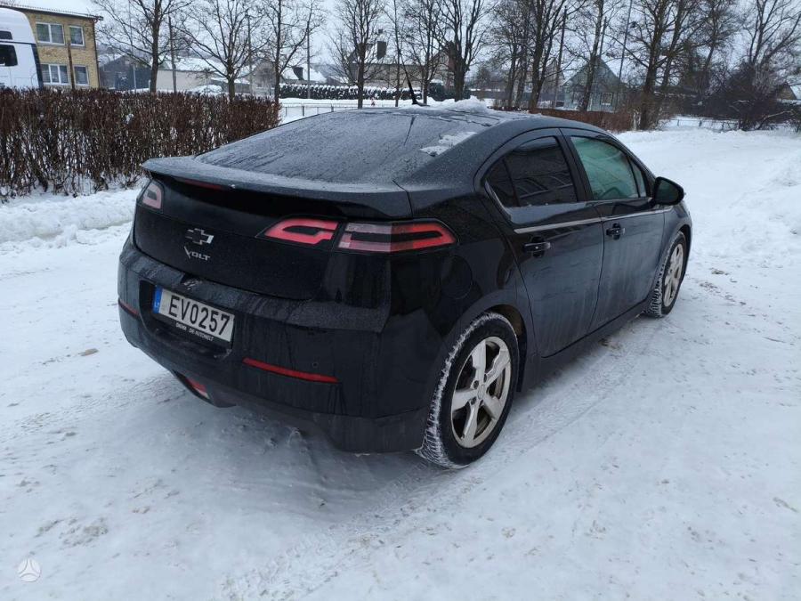 Black Chevrolet Volt 2013 in Kelme, with an engine capacity of 1.40 L and mileage of 169 thousand km for 6450 €, photo 3 on AUTOMOTO.COM.LV