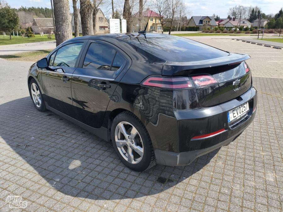 Black Chevrolet Volt 2013 in Kelme, with an engine capacity of 1.40 L and mileage of 169 thousand km for 6350 €, photo 5 on AUTOMOTO.COM.LV