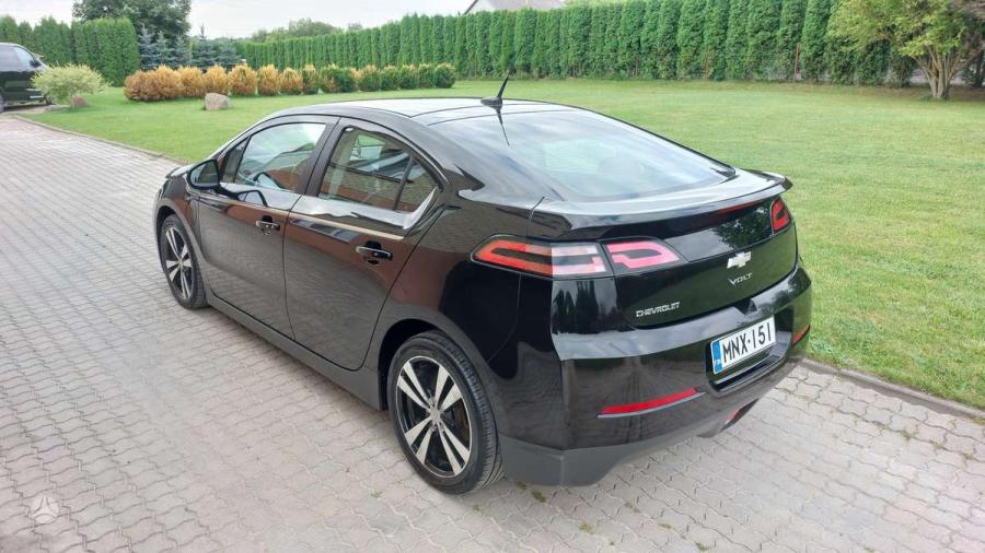 Black Chevrolet Volt 2013 in Siauliai, with an engine capacity of 1.40 L and mileage of 230 thousand km for 2750 €, photo 6 on AUTOMOTO.COM.LV