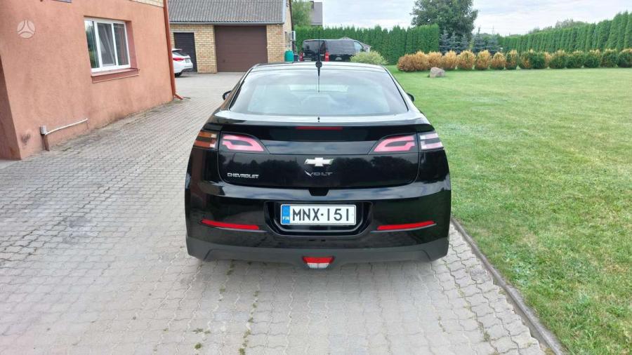 Black Chevrolet Volt 2013 in Siauliai, with an engine capacity of 1.40 L and mileage of 230 thousand km for 2750 €, photo 7 on AUTOMOTO.COM.LV