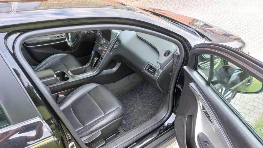 Black Chevrolet Volt 2013 in Siauliai, with an engine capacity of 1.40 L and mileage of 230 thousand km for 2750 €, photo 12 on AUTOMOTO.COM.LV