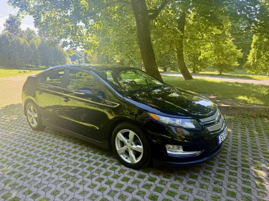 Black Chevrolet Volt 2014 in Vilnius, with an engine capacity of 1.40 L and mileage of 194 thousand km for 6080 €, photo 5 on AUTOMOTO.COM.LV