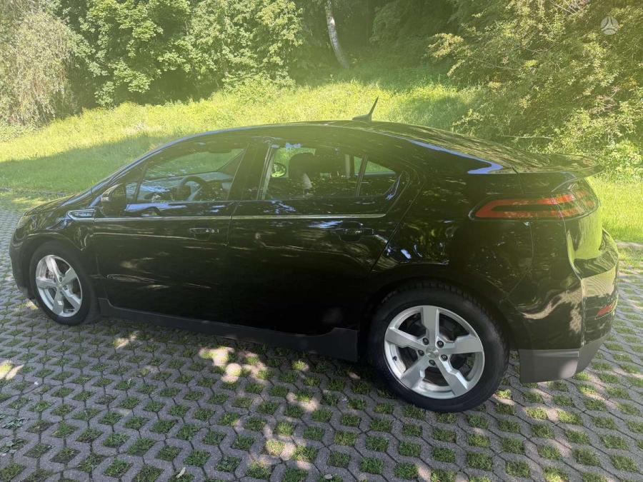 Black Chevrolet Volt 2014 in Vilnius, with an engine capacity of 1.40 L and mileage of 194 thousand km for 6080 €, photo 7 on AUTOMOTO.COM.LV