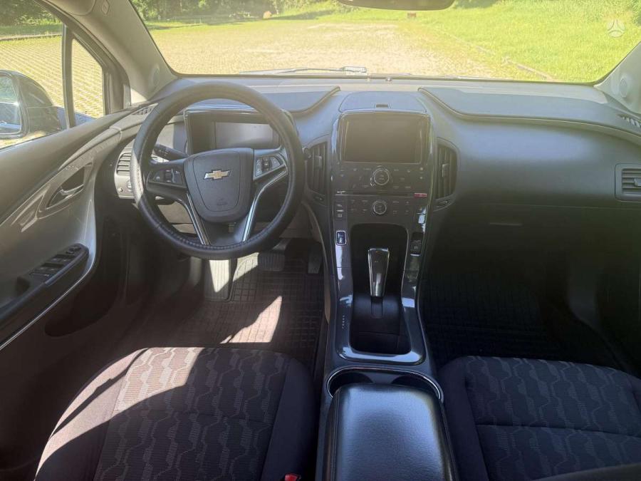 Black Chevrolet Volt 2014 in Vilnius, with an engine capacity of 1.40 L and mileage of 194 thousand km for 6080 €, photo 8 on AUTOMOTO.COM.LV