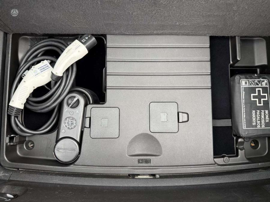 Black Chevrolet Volt 2014 in Vilnius, with an engine capacity of 1.40 L and mileage of 194 thousand km for 6080 €, photo 12 on AUTOMOTO.COM.LV