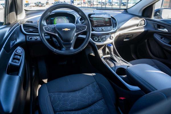 Black Chevrolet Volt 2017 in Siauliai, with an engine capacity of 1.50 L and mileage of 85 thousand km for 9900 €, photo 11 on AUTOMOTO.COM.LV