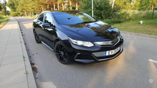 Black Chevrolet Volt 2017 in Vilnius, with an engine capacity of 1.50 L and mileage of 137 thousand km for 8900 €, photo 3 on AUTOMOTO.COM.LV