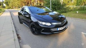 Black Chevrolet Volt 2017 in Vilnius, with an engine capacity of 1.50 L and mileage of 137 thousand km for 8900 €, photo 3 on AUTOMOTO.COM.LV