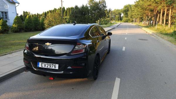 Black Chevrolet Volt 2017 in Vilnius, with an engine capacity of 1.50 L and mileage of 137 thousand km for 8900 €, photo 4 on AUTOMOTO.COM.LV