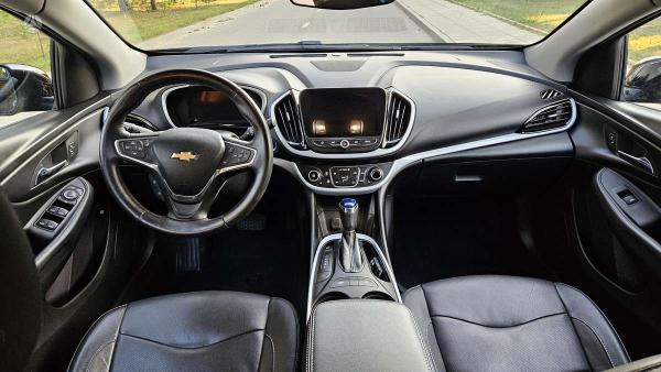 Black Chevrolet Volt 2017 in Vilnius, with an engine capacity of 1.50 L and mileage of 137 thousand km for 8900 €, photo 6 on AUTOMOTO.COM.LV