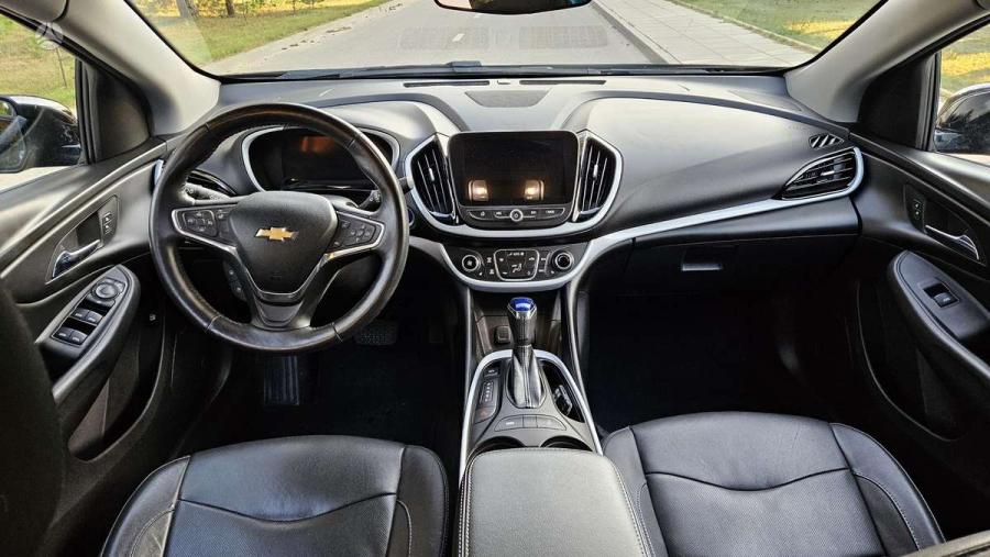 Black Chevrolet Volt 2017 in Vilnius, with an engine capacity of 1.50 L and mileage of 137 thousand km for 8900 €, photo 6 on AUTOMOTO.COM.LV