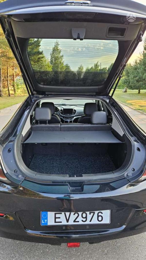 Black Chevrolet Volt 2017 in Vilnius, with an engine capacity of 1.50 L and mileage of 137 thousand km for 8900 €, photo 8 on AUTOMOTO.COM.LV